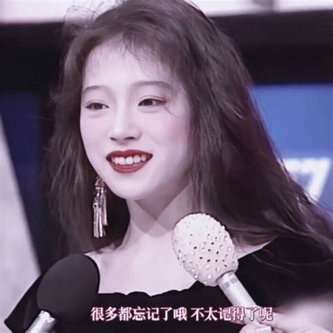 他一直以为自己寒冬腊月躺在垃圾桶里是这个世界上最无情的抛弃直到现在他才明白那是一个人拼尽全力给他的全部的爱穿成校草前