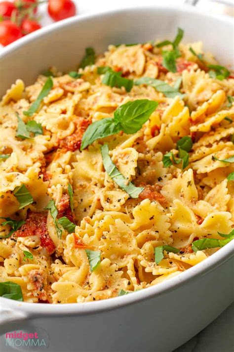 Baked Feta Pasta With Cherry Tomatoes