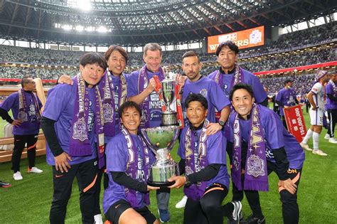 優秀監督賞のミヒャエル・スキッベ監督、躍進の舞台裏を明かす「誇りに思えるようなサッカーができた」【インタビュー】 23 サッカー