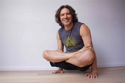 Сукшма Вьяяма: вт, чт / 7:30 - 8:45 - YogaWorks