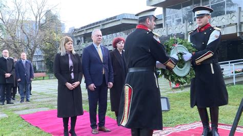 Владина делегација го одбележа 8 ми Декември на споменикот на Свети Климент Охридски Youtube