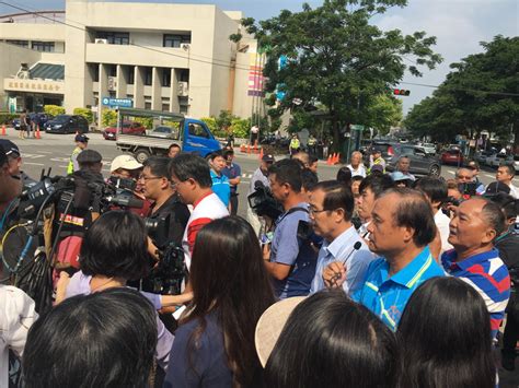 南投縣前縣長李朝卿入獄 民眾到地檢相送 亞太新聞網 Ata News
