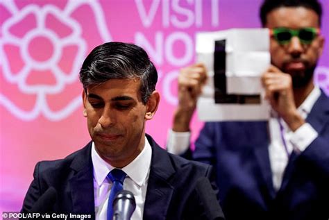 All Hail Count Binface Quirky Candidate Who Stood Against Rishi Sunak Celebrates Bindependence