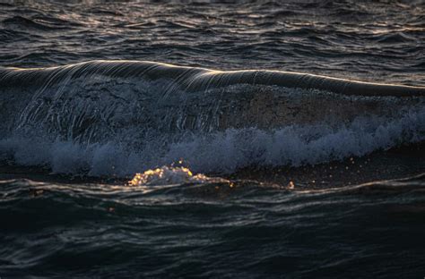 Moving Ocean Waves Background