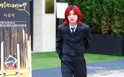S포토 아이키 시선강탈 빨강머리 2022 방송광고 페스티벌 ZUM 뉴스