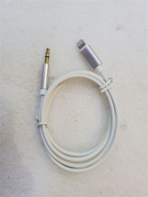 Ft Ear17 Lightning Male To 35 Mm Male Audio Cable Lightning Audio