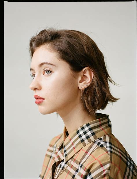 Jude Laws Model Daughter Iris 17 In A Statement Coat For London