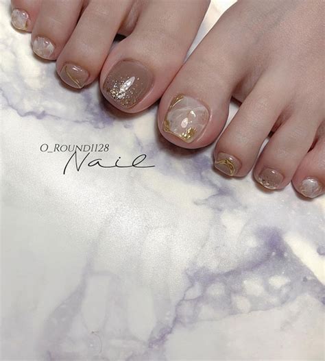 45 Pretty Toe Nails To Try In 2022 Abstract Gold And Nude Pedicure