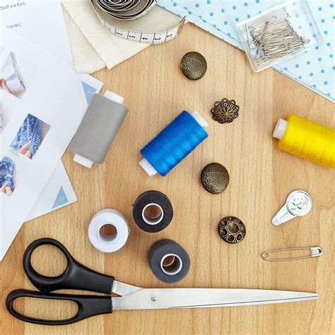 KIT DE LINHA PARA COSTURA 10 UNIDADES DE CORES SORTIDAS 990M Levolpe
