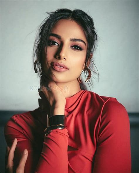 Gorgeous Meenakshi Chaudhary In A Red Midi Dress Pictures 02 309138