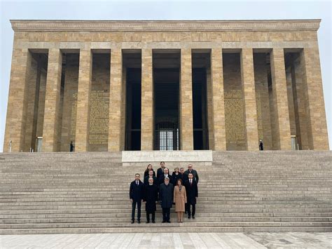 ПЪРВО В ПИК Депутатите от делегацията ни в Турция положиха венци в мавзолея на Ататюрк ето