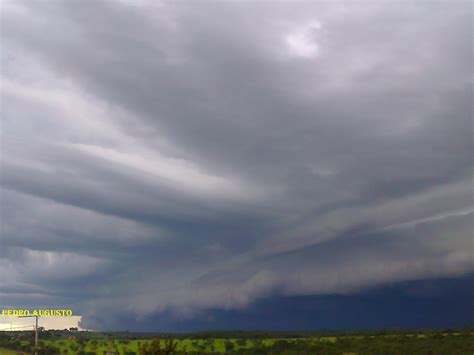Super Célula Avanço de Frente de Rajada em Curvelo MG