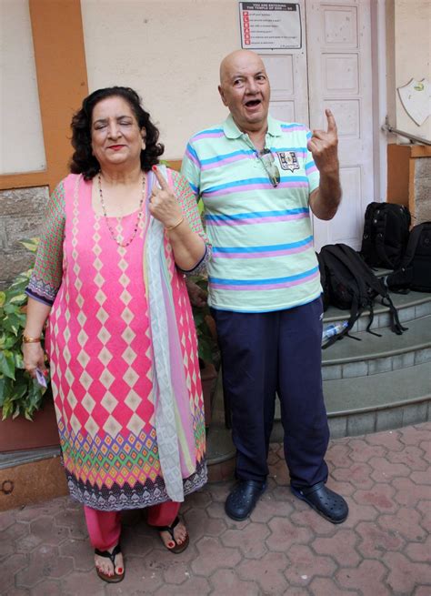 Bollywood Celebrities Cast Their Vote For Lok Sabha Election 2014