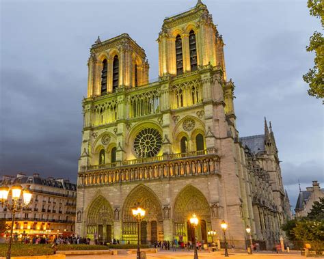 Catedral De Notre Dame Monumento Cultural De París Y El Mundo Hoy Vu Carloimportaciones