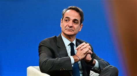 Ο άνθρωπος που δεν ήξερε τίποτα Μια κωμωδία σε 5 πράξεις Το Κουτί