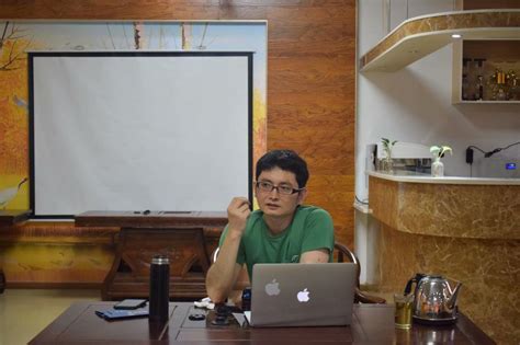 人文讲坛从柏拉图的洞穴比喻看快乐学习 攀枝花学院 文学院