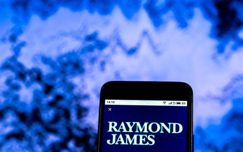 Raymond James Keeps Recruiting Without Raising Deal Terms Ceo Advisorhub