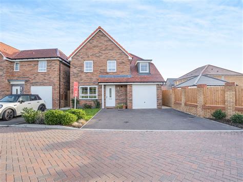 5 Bed Detached House For Sale In Butterfield Gardens Bourne Pe10 £