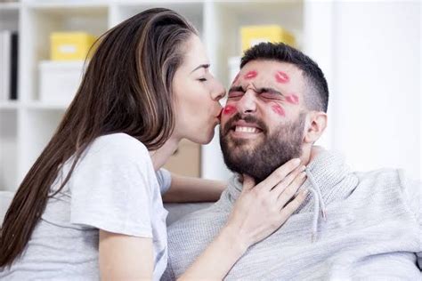Jadi Favorit Pasangan Ternyata Ini Asal Mula Gaya Ciuman French Kiss