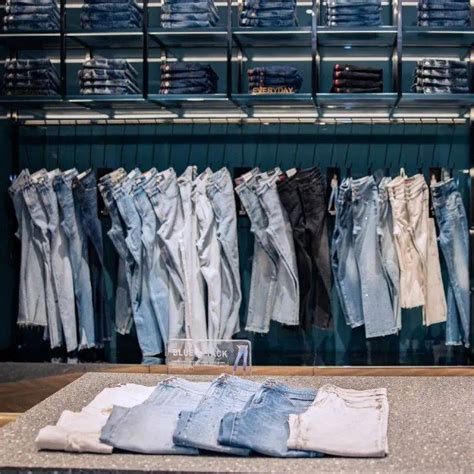 服装零售回暖！8月服装鞋帽针纺织品消费零售额同比增长51市场数据经济