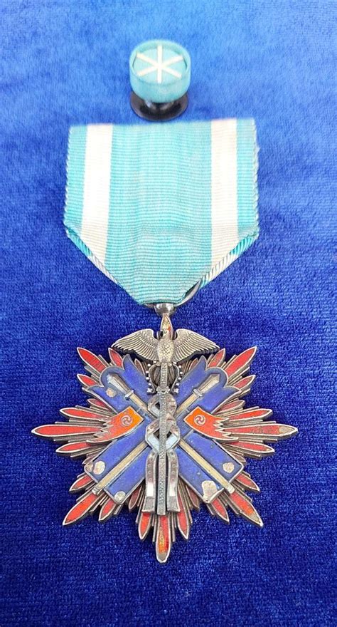 World War 2 Scarce Japanese Army Order Of The Golden Kite Medal 5th