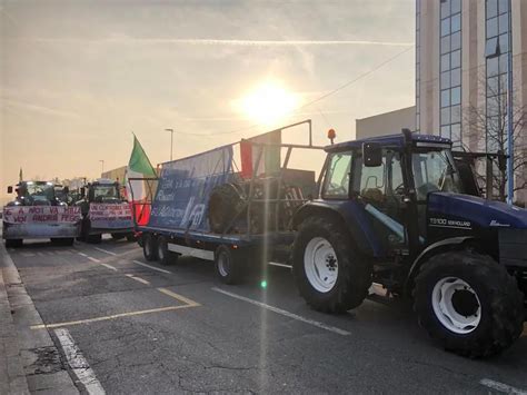 La Protesta Dei Trattori Al Pirellino Giornale Di Brescia