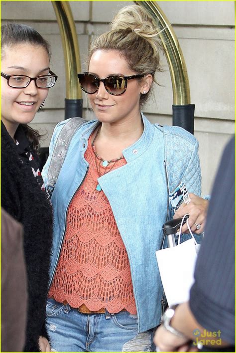 Ashley Tisdale Greets Fans In Nyc Before Leaving For Exciting Weekend