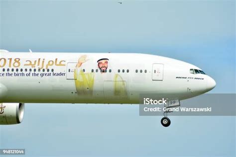 여객 비행기 여객기 보잉 777300 Er 에미레이트 항공 Emirates Airline에 대한 스톡 사진 및 기타 이미지