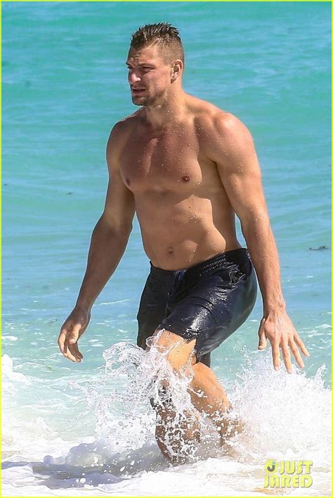 Nfls Rob Gronkowski Looks Like He Doesnt Miss A Day At The Gym