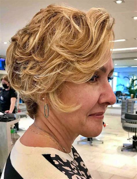20 Stylish Older Women Prove The Modern Pixie Cut Is Timeless