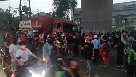 Update Korban Kecelakaan Beruntun Truk Pertamina Di Jalan Alternatif