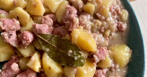 LOS PUCHEROS DE LA JUANI PATATAS GUISADAS CON SALCHICHAS