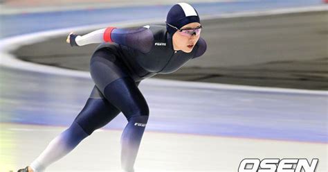 [사진]스피드스케이팅 박지우 3000m 4분 29초 07로 2위 통과