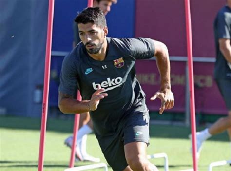 Suárez é aprovado nos exames médicos e pode estrear no domingo ISTOÉ