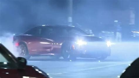 Drivers Block Traffic Driving Donuts On Detroits Southwest Side Youtube