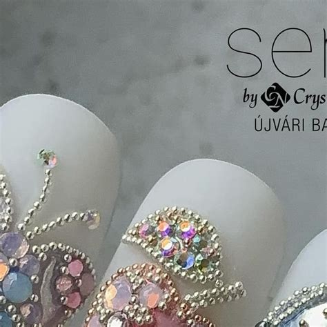 Barbara Újvári Online Offline NailArt Courses on Instagram