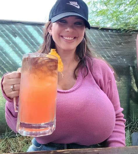 Brittany And Her 3 Huge Juggs Scrolller