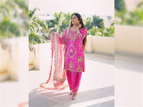 Sapna Choudhary Look Gorgeous In Pink Suit Salwar Haryanvi Song 2022