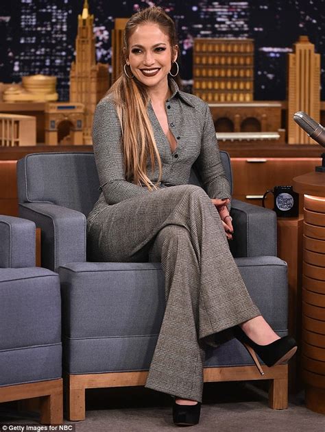Jennifer Lopez Shows Moves In Dance Battle On Tonight Show Daily Mail