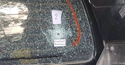 Dvb ထိုင်းတွင် မြန်မာအလုပ်သမားများကိုတင်လာသည့်ကား ပစ်ခတ်ခံရပြီး ၁