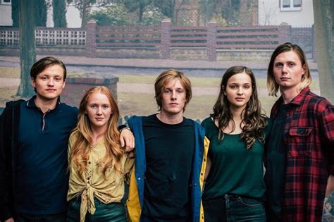 Lisa Vicari 15 Cosas Que No Sabias Sobre Martha De Dark • Zoneflix