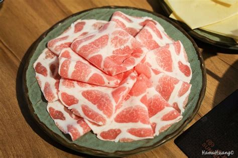 【食￭新莊】囍富火鍋新莊火鍋推薦新莊鴛鴦鍋推薦熬煮8小時湯頭胡蘿蔔豬肉激推當月壽星送肉蛋糕冰淇淋食記心得圖文創作