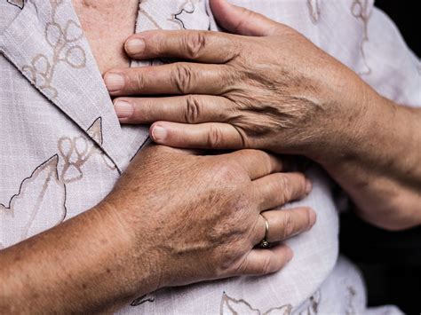 Women More Likely To Survive Heart Attacks If They Are Treated By Women