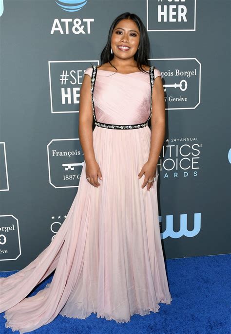 Los Mejores Looks De Yalitza Aparicio