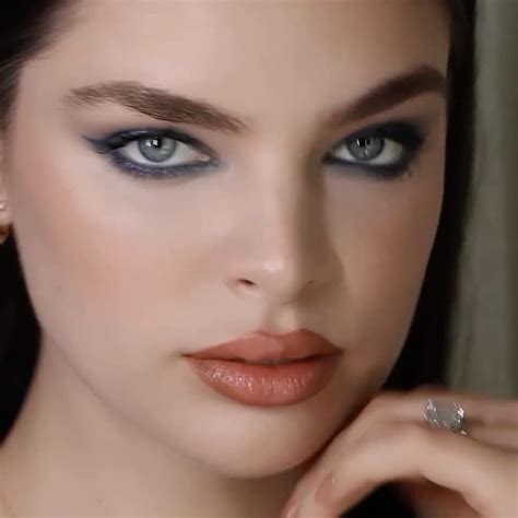 Nadia Ferreira Da Un Tutorial Para Utilizar Sombras Azules ¡hola