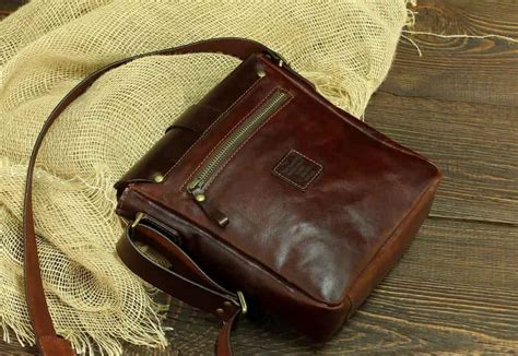 کیف چرم کوچک مردانه؛ جیبی دسته دار منعطف ضد آب Bag آراد برندینگ