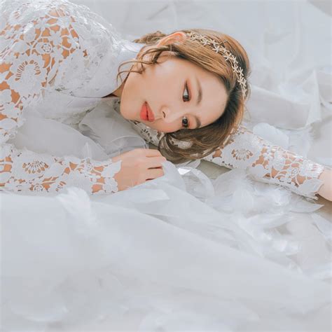 청춘한복아랑 Arang 아랑한복에 새로 입고된 레이스 저고리🤍 일반 얇은 레이스가 아니라 자수 Facebook