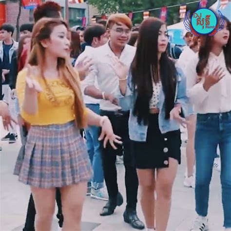 ក្រទ្រព្យមិនក្រគំនិត ភ្លេងថ្មីដោយ÷ ពូ សុភី ស្គរដៃ สาวสวยเต้นน่ารักจังเลย ក្រទ្រព្យមិនក្រគំនិត