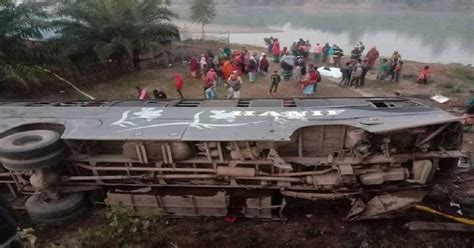2 Killed 10 Injured In Dinajpur Bus Accident Prothom Alo