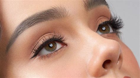 Bisa Diaplikasikan Ke Berbagai Jenis Alis Begini Cara Memilih Pensil Alis Yang Cocok Dipakai